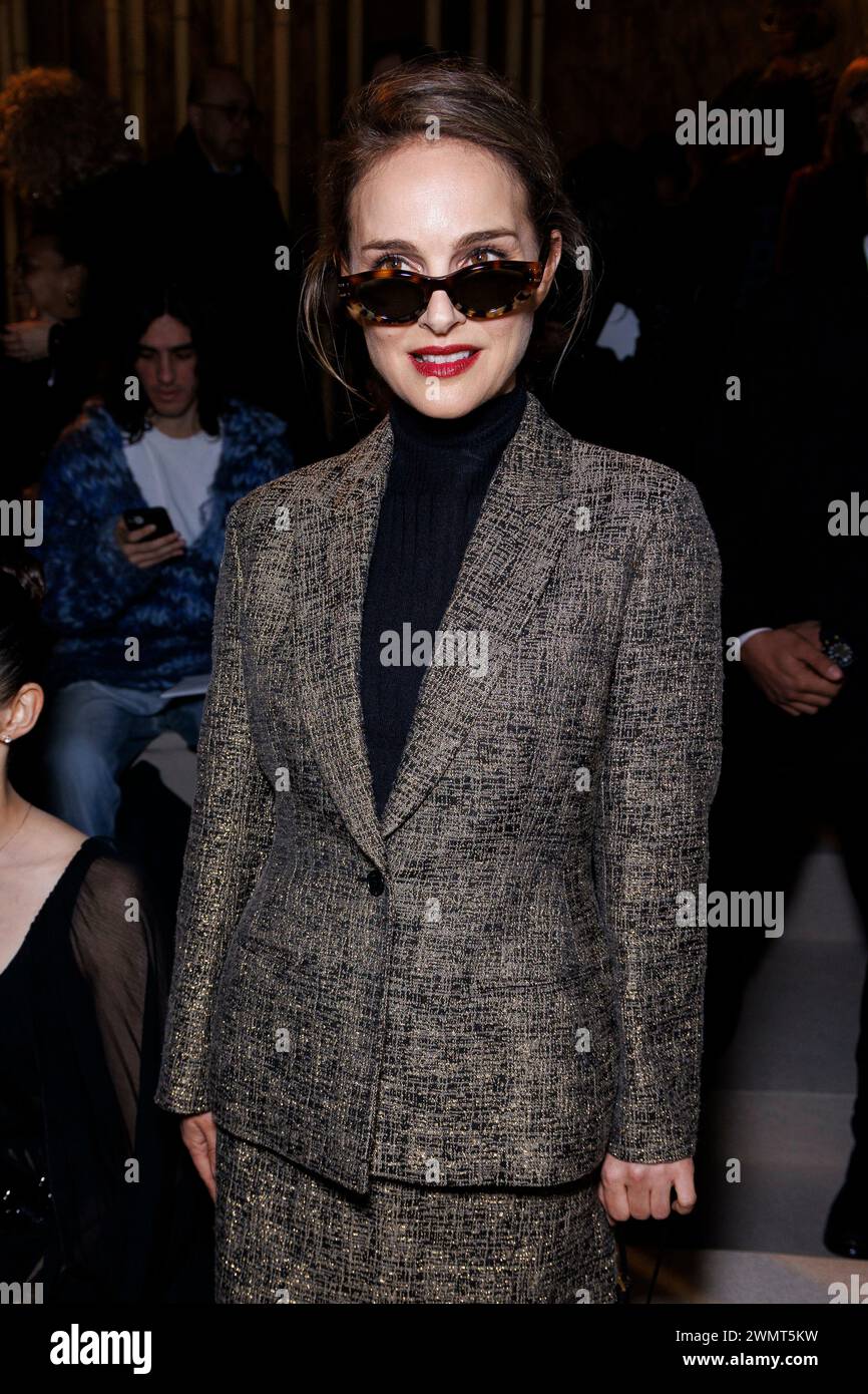 Paris, Frankreich. 27th Feb, 2024. Natalie Portman attends CHRISTIAN ...