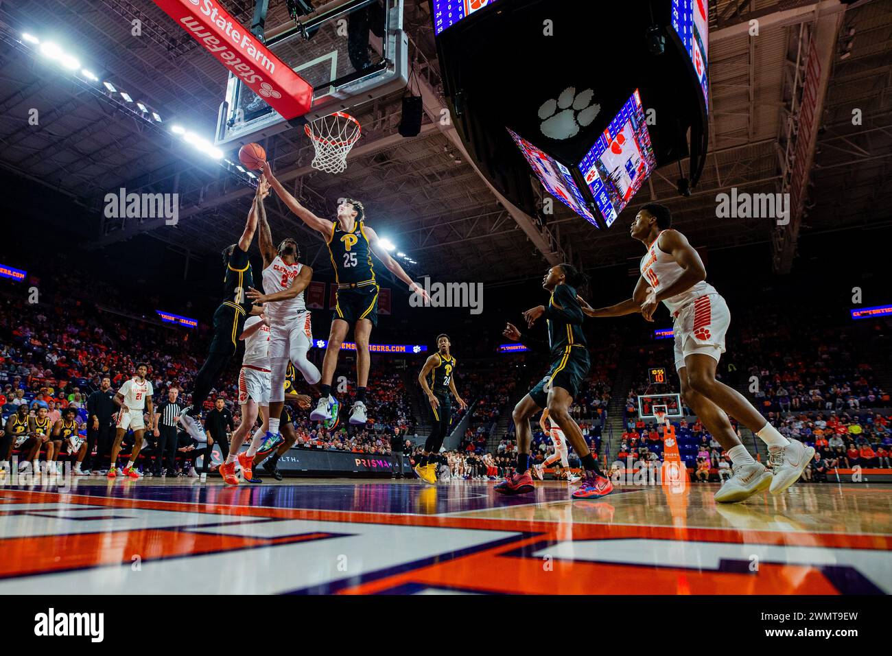 Clemson, SC, USA. 27th Feb, 2024. Pittsburgh Panthers forward Guillermo ...