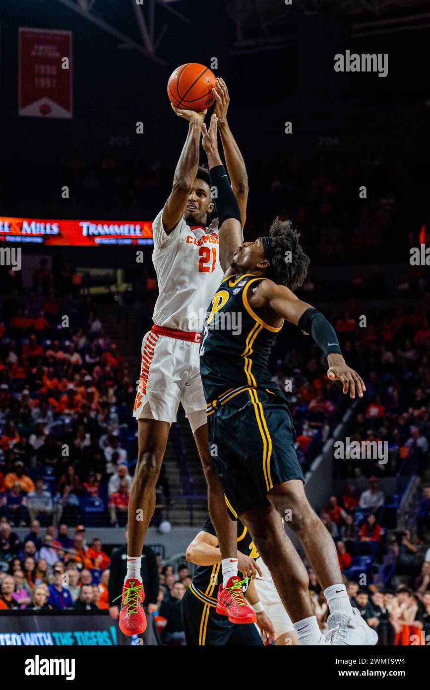Clemson, SC, USA. 27th Feb, 2024. Clemson Tigers forward Chauncey ...