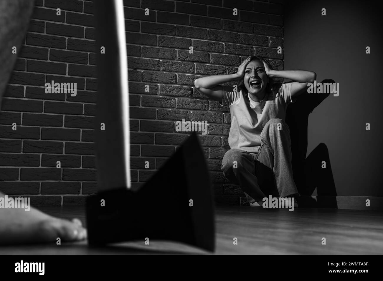 Man in the corner scary hi-res stock photography and images - Alamy