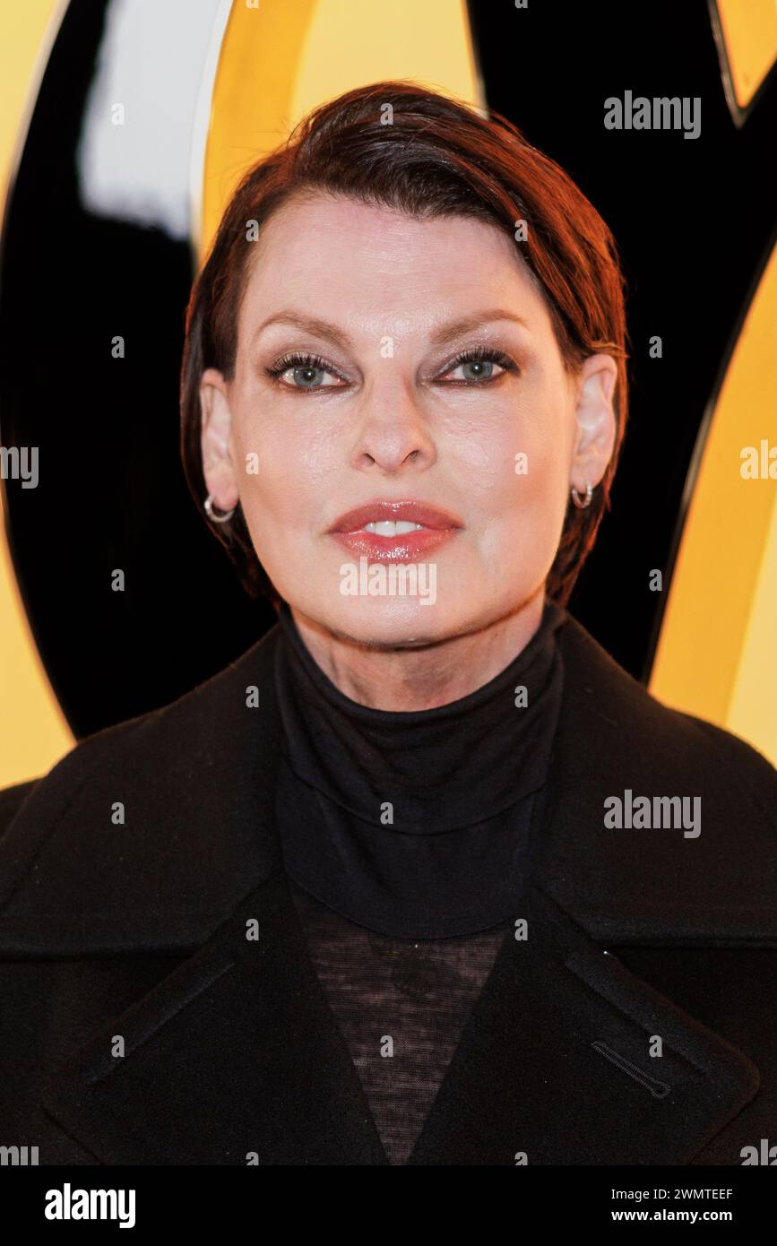 Linda Evangelista attends the Yves Saint Laurent Fall/Winter 2024-2025 ...
