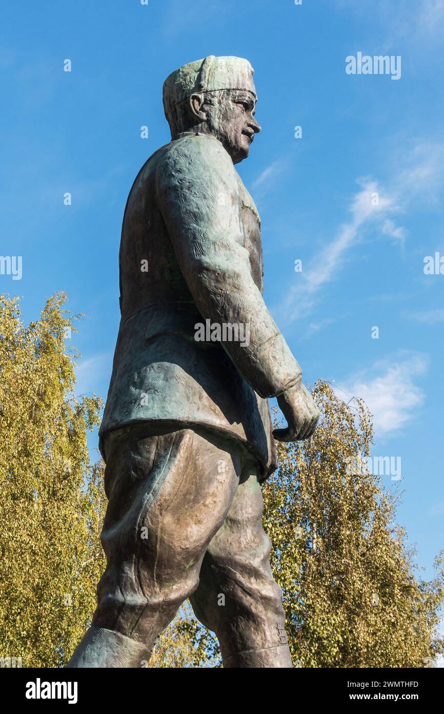 Statue of Marshal Mannerheim (by sculptor Kalervo Kallio) by the edge ...