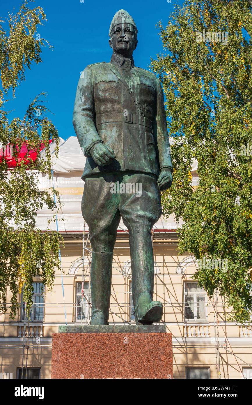 Statue of Marshal Mannerheim (by sculptor Kalervo Kallio) by the edge ...