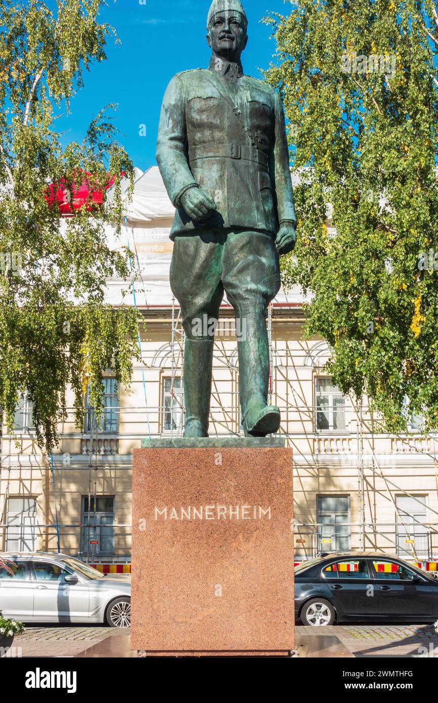 Statue of Marshal Mannerheim (by sculptor Kalervo Kallio) by the edge ...