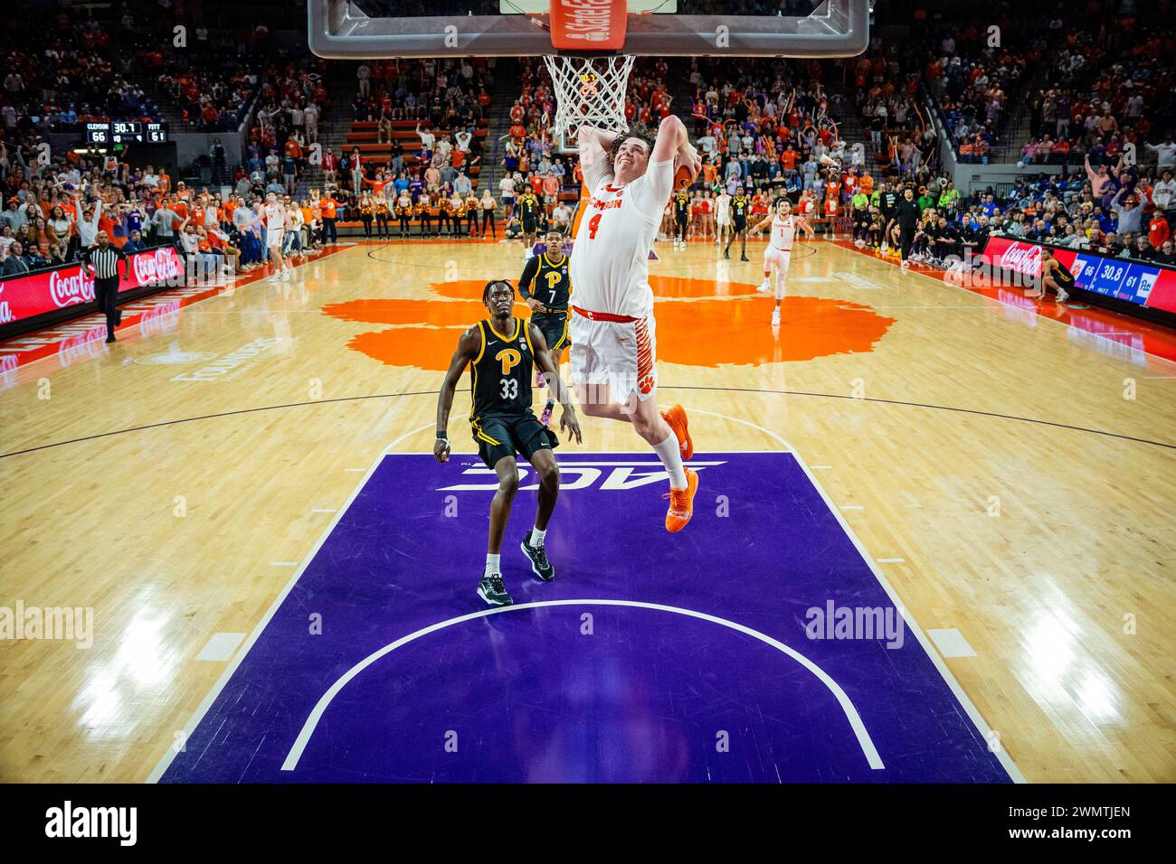 Clemson, SC, USA. 27th Feb, 2024. Clemson Tigers forward Ian ...