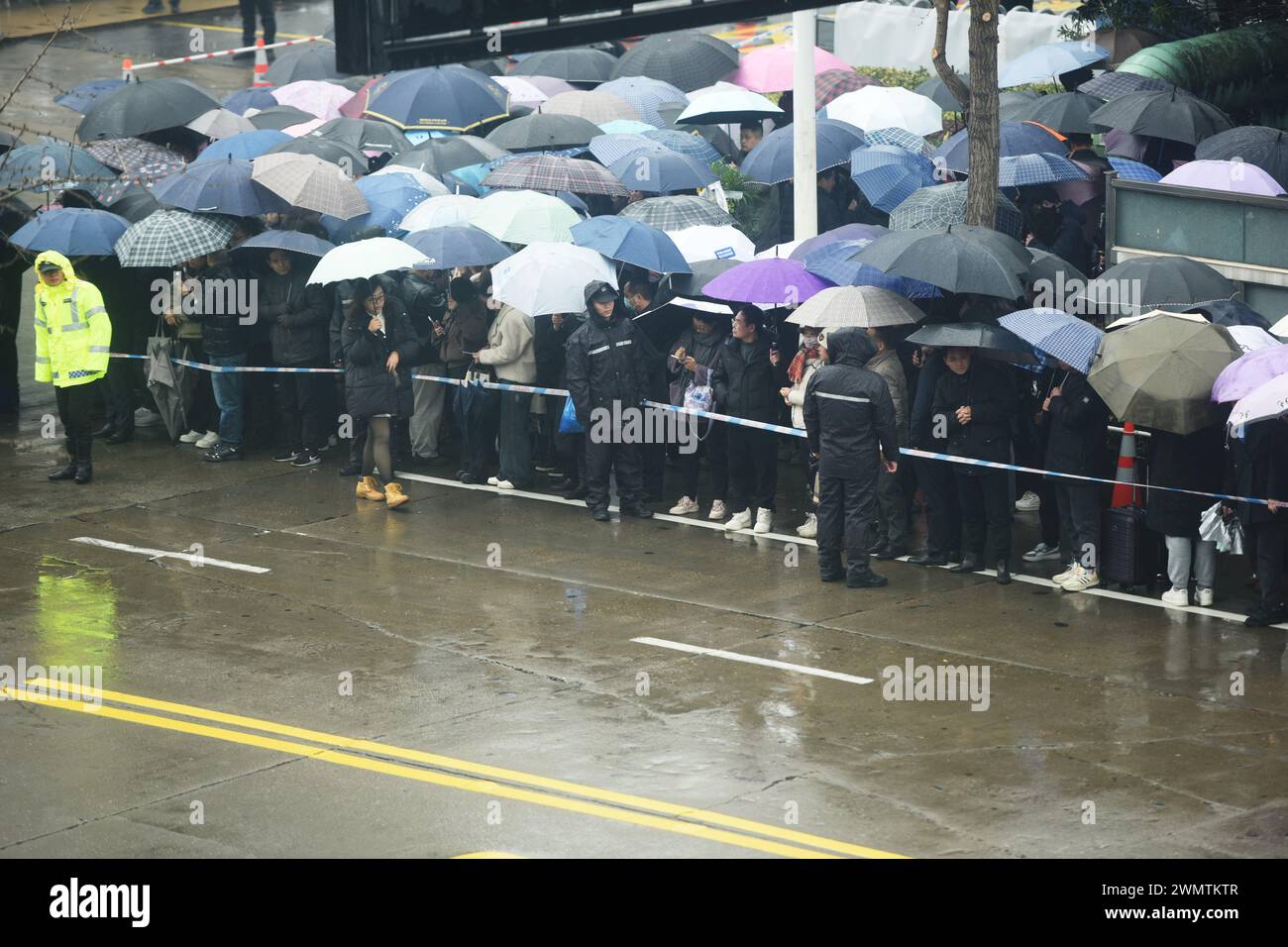 Citizens queue in the rain at the gate of Wahaha Hangzhou production ...