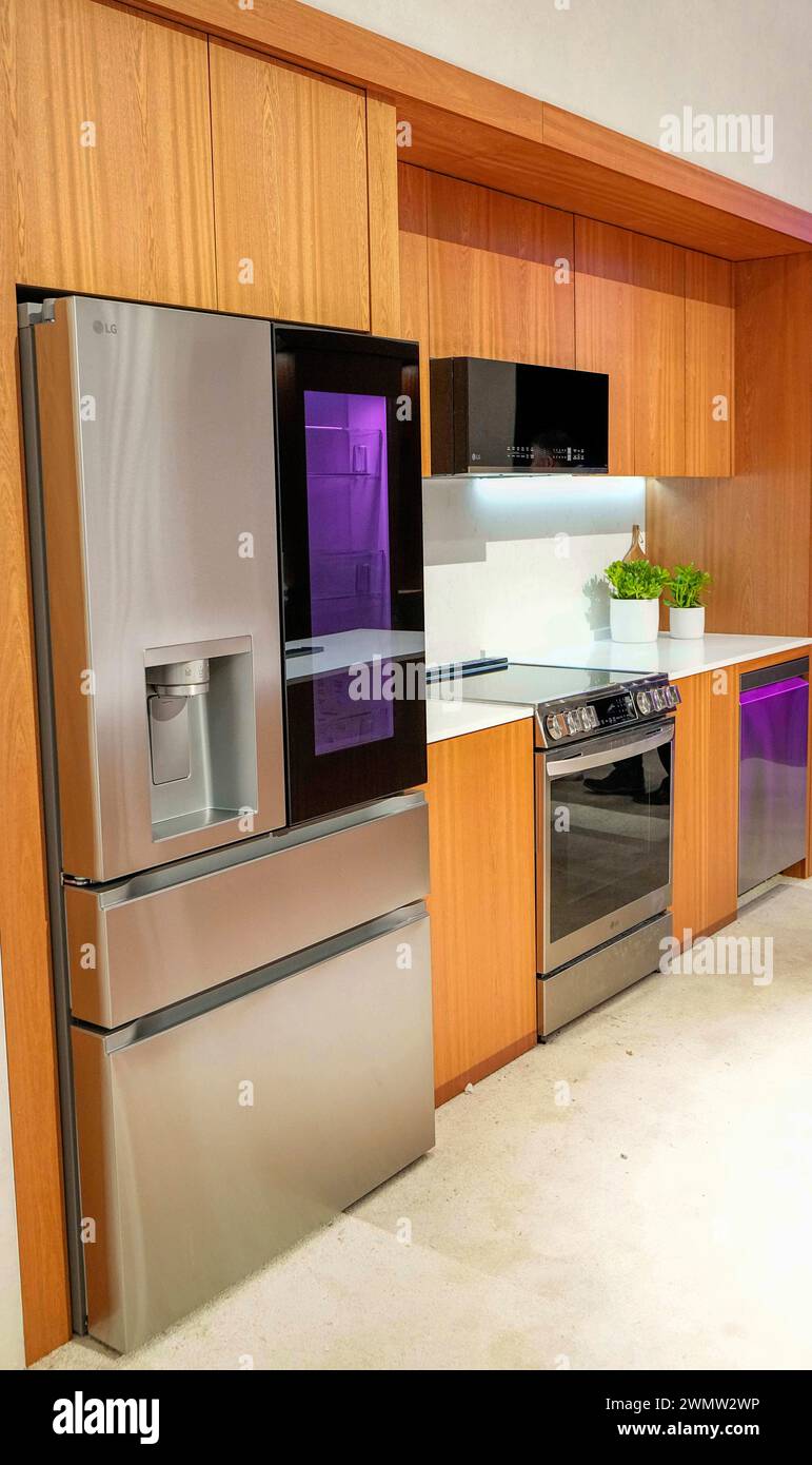 IMAGE DISTRIBUTED FOR LG - LG's Smart InstaView Standard Depth MAX ...