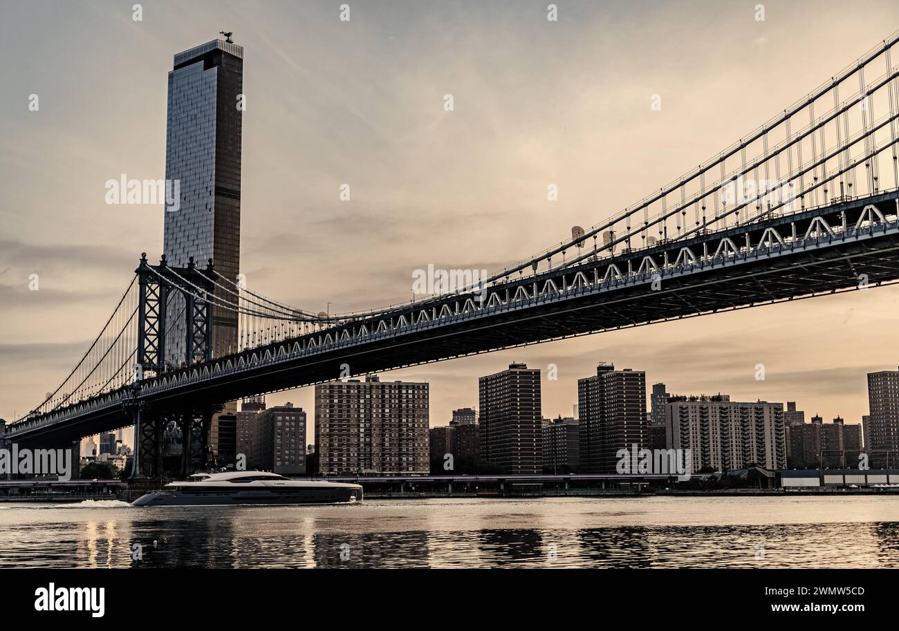 manhattan bridge in new york. architecture of historic bridge in ...