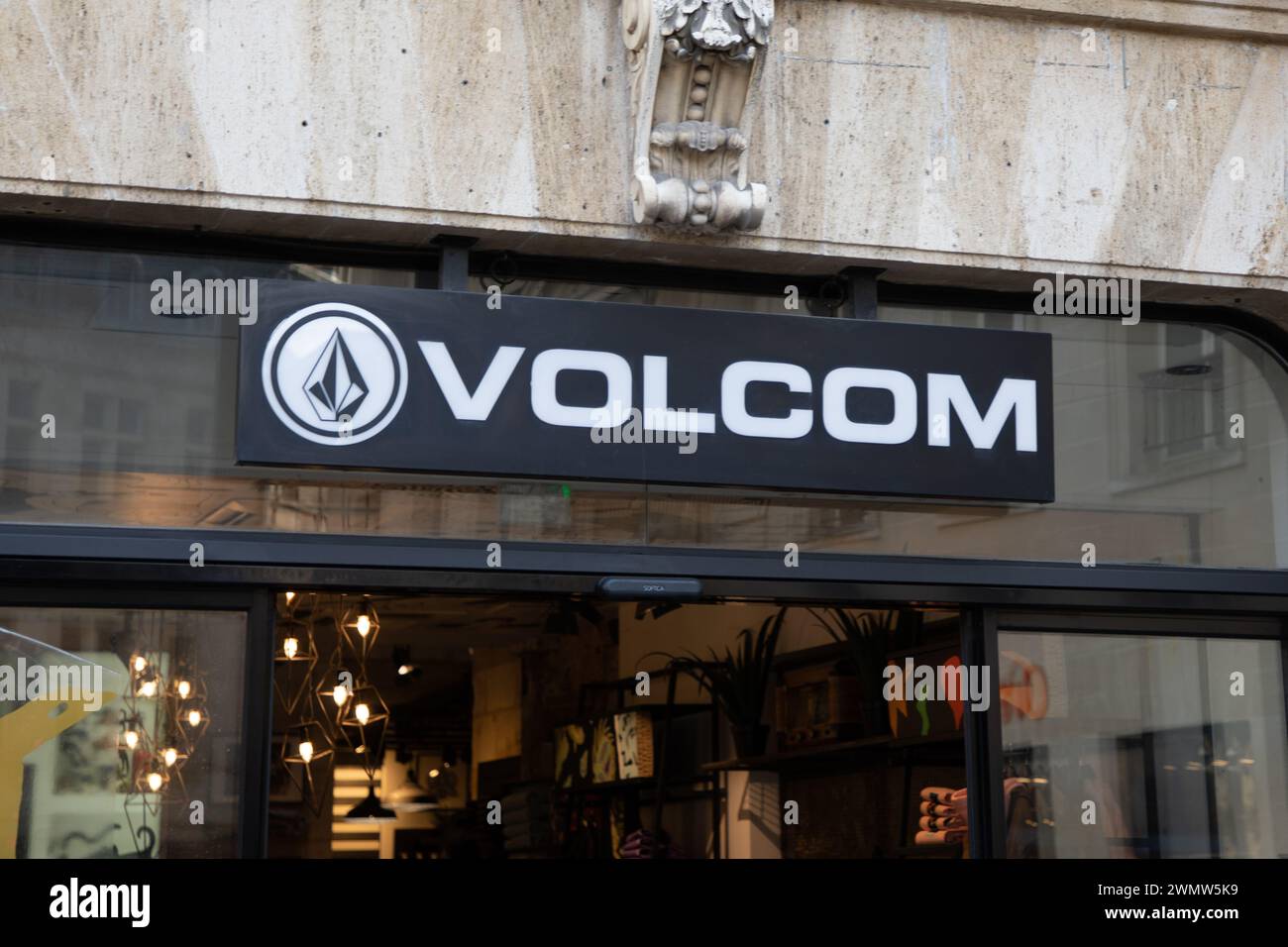 Volcom sign hi-res stock photography and images - Alamy