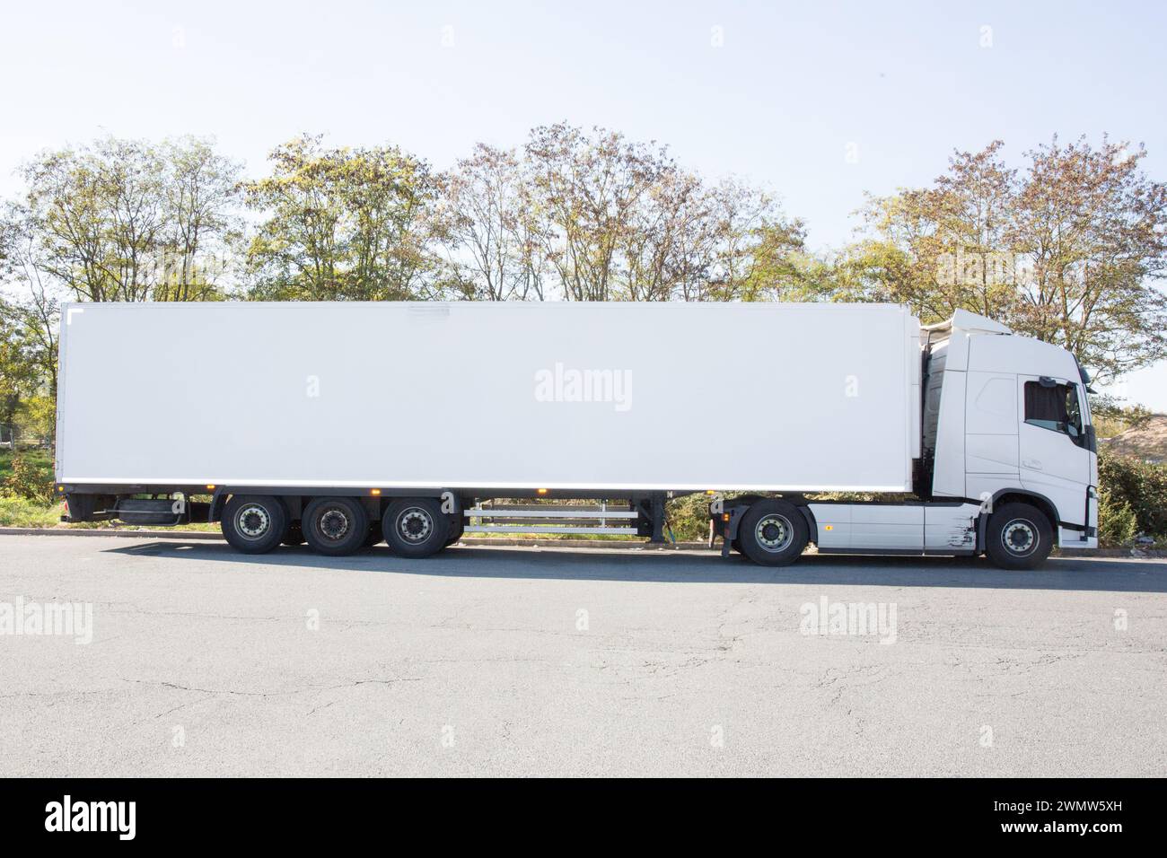 Long wheelbase van hi-res stock photography and images - Alamy