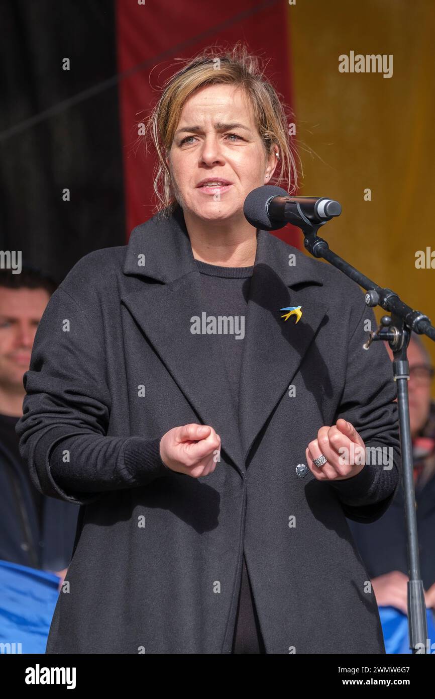 Mona Neubaur (Greens) Minister for Economic Affairs, Industry, Climate ...