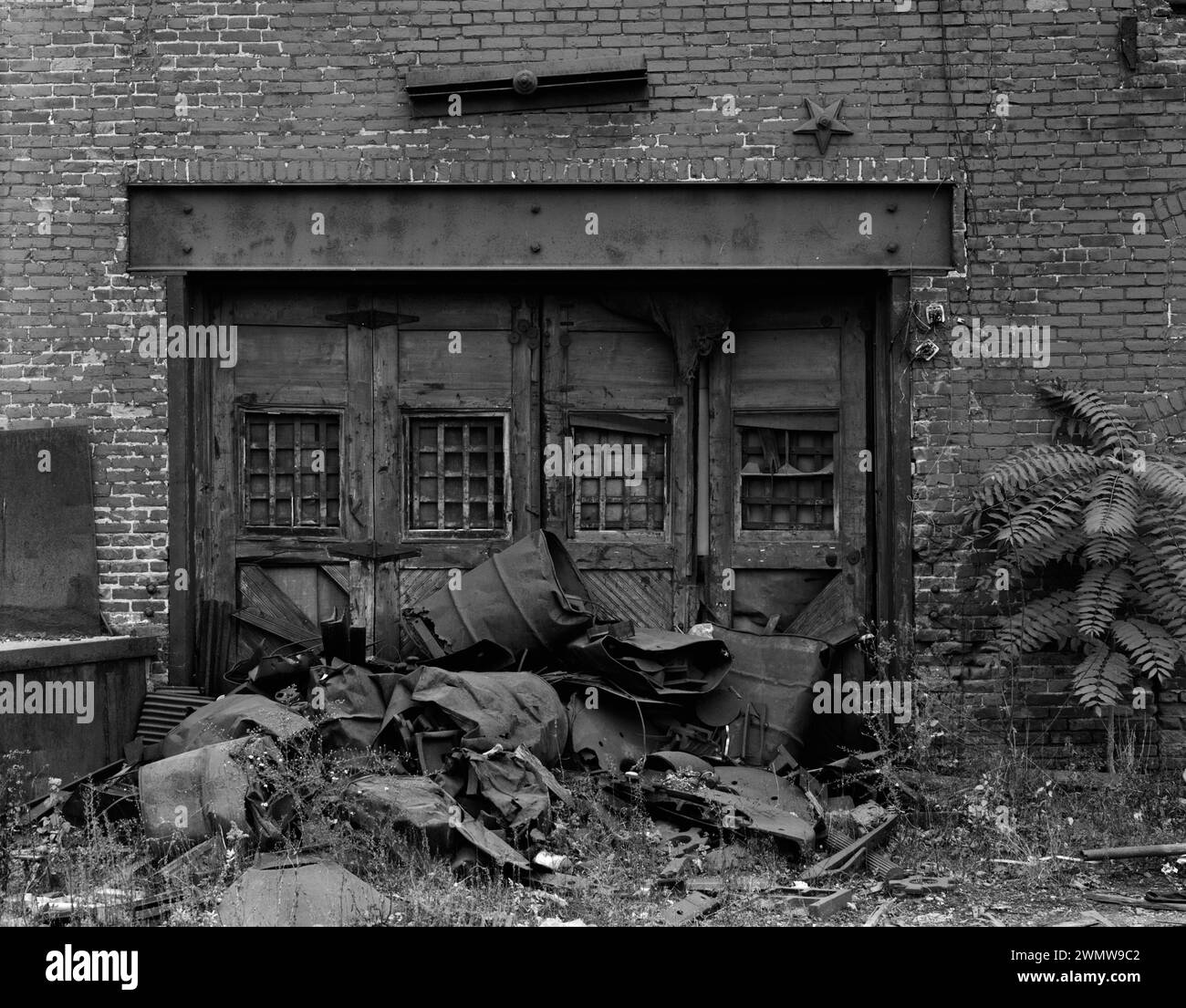 North Rear detail, showing four-leaf entrance. View to South ...