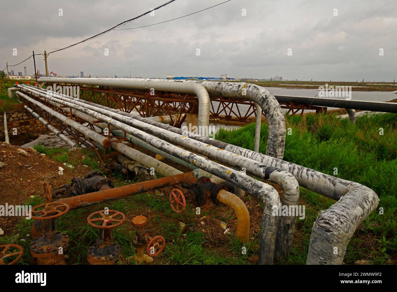 Pipeline of oil fields Stock Photo - Alamy