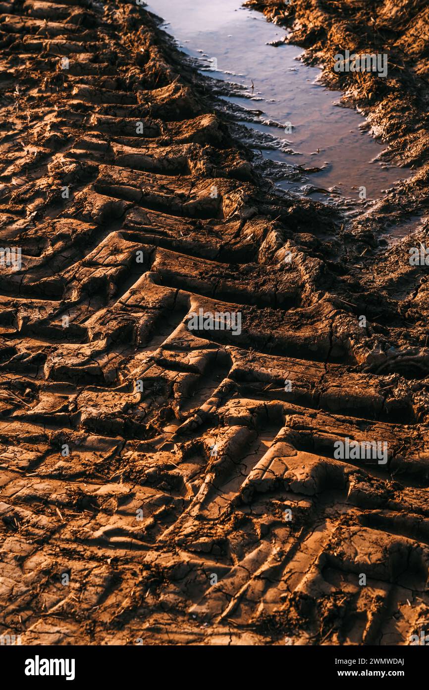Dirt road pattern hi-res stock photography and images - Alamy