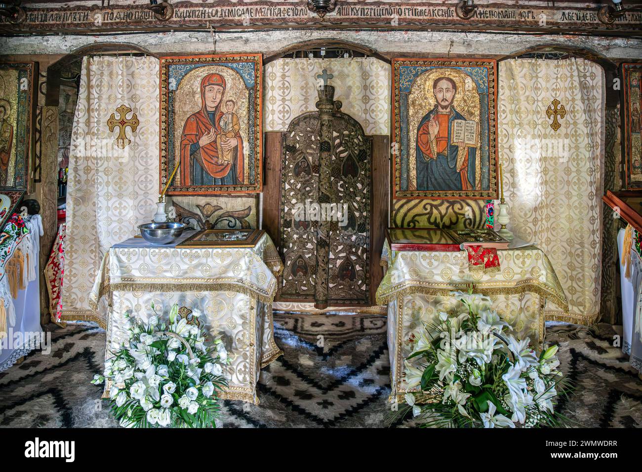 Traditional romanian churches hi-res stock photography and images - Alamy