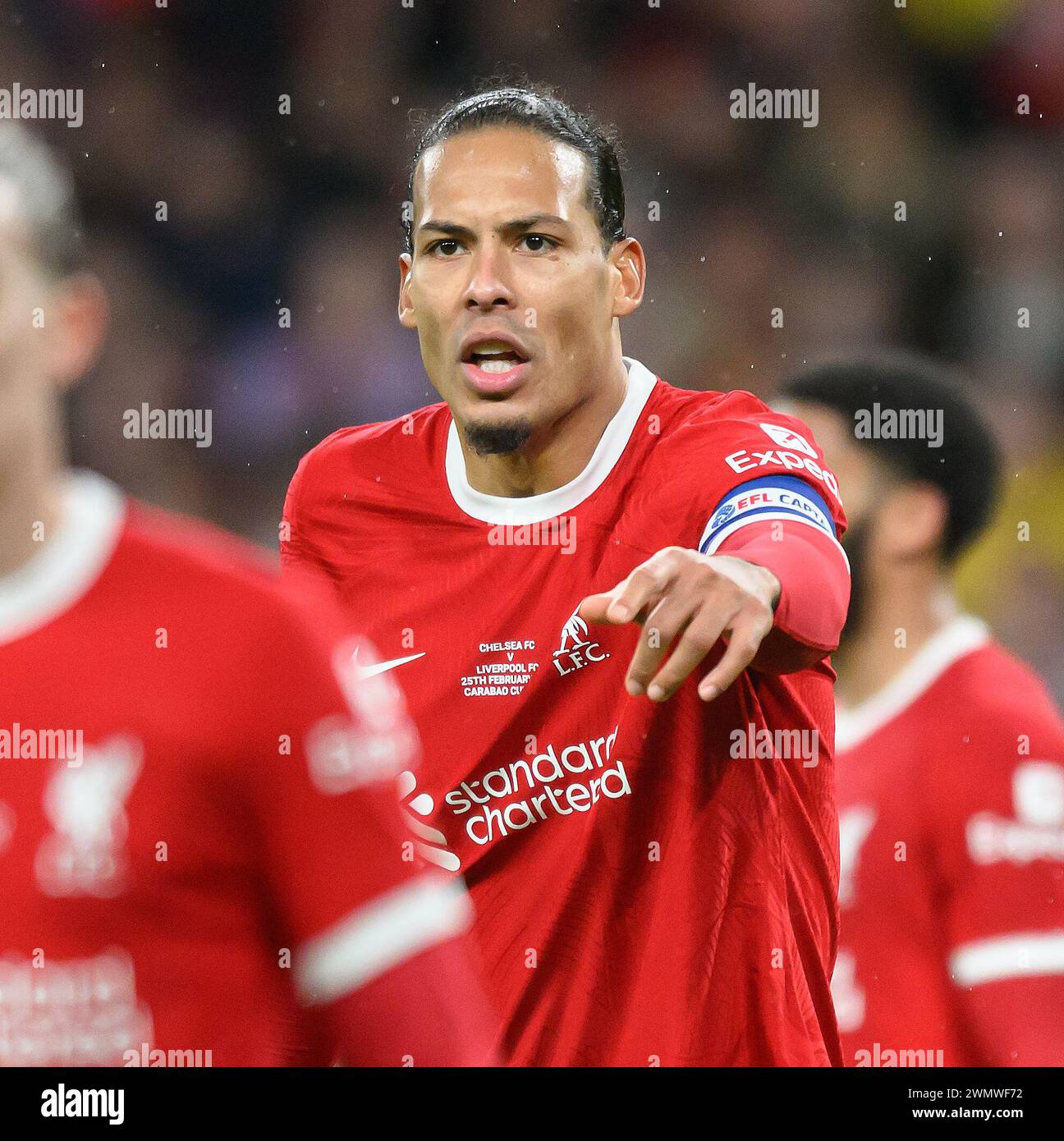 Virgil van dijk liverpool mark pain hi-res stock photography and images ...