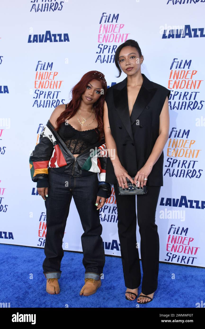 Santa Monica, California, USA 25th February 2024 Tia Nomore and Savanah ...