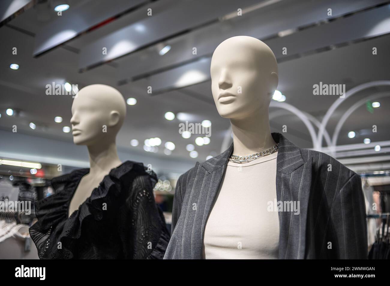 Bold and the beautiful mannequins hi-res stock photography and images ...