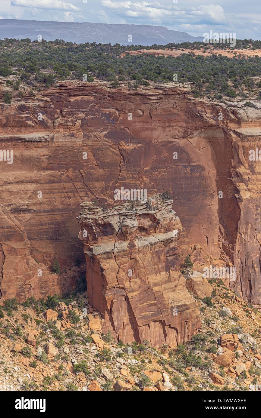 Fallen Rock in Ute Canyon zoomed in, seen from the Ute Canyon Overlook ...