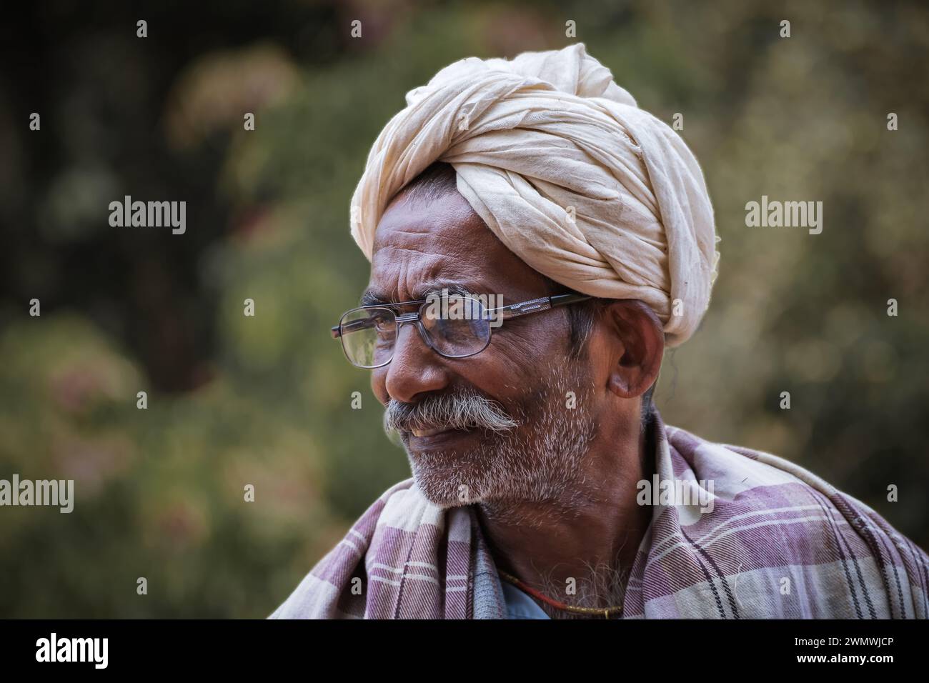 Portrait of a Old Hindu man in white turban in Maharashtra India ...