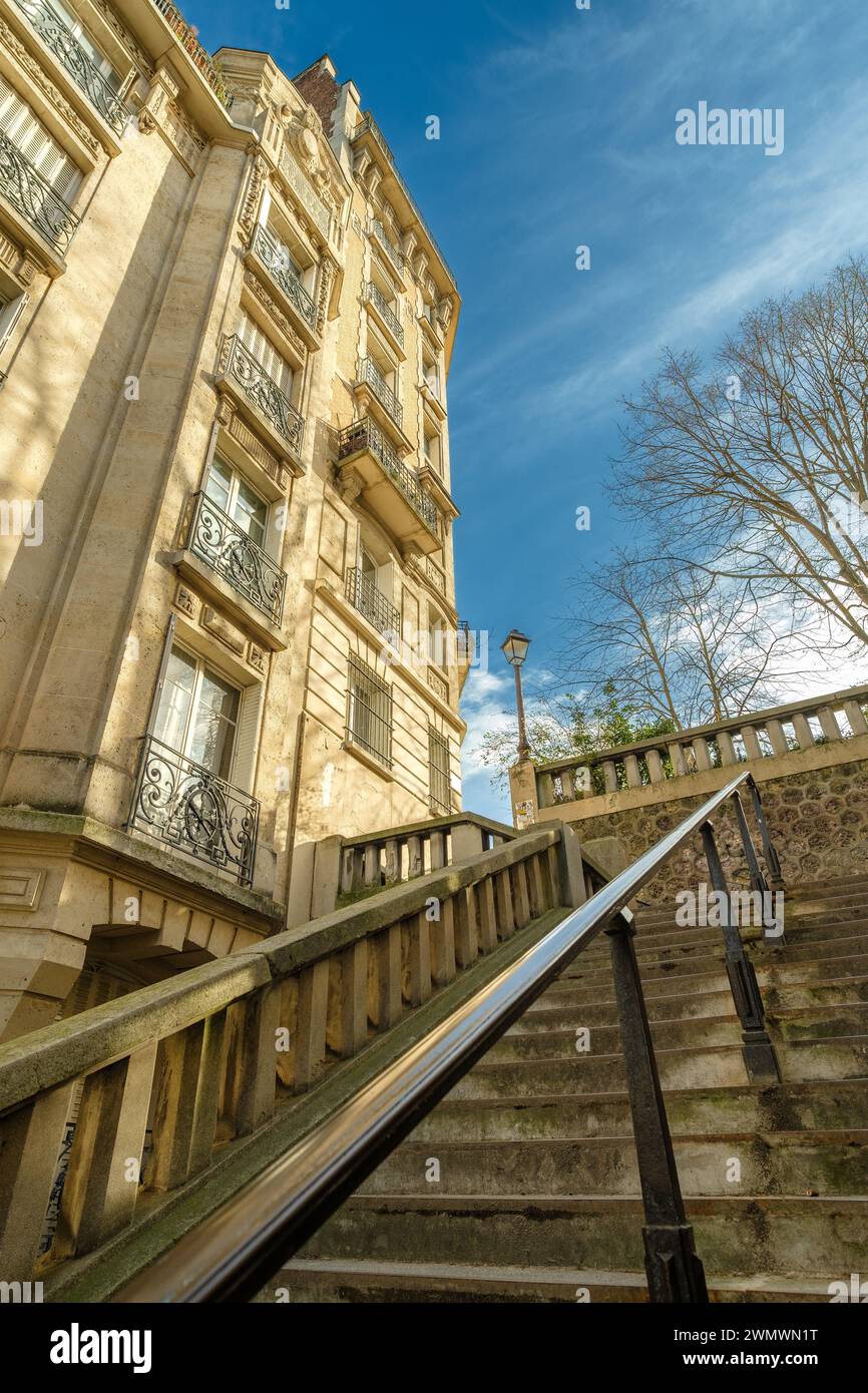 Parisian street lamp hi-res stock photography and images - Alamy