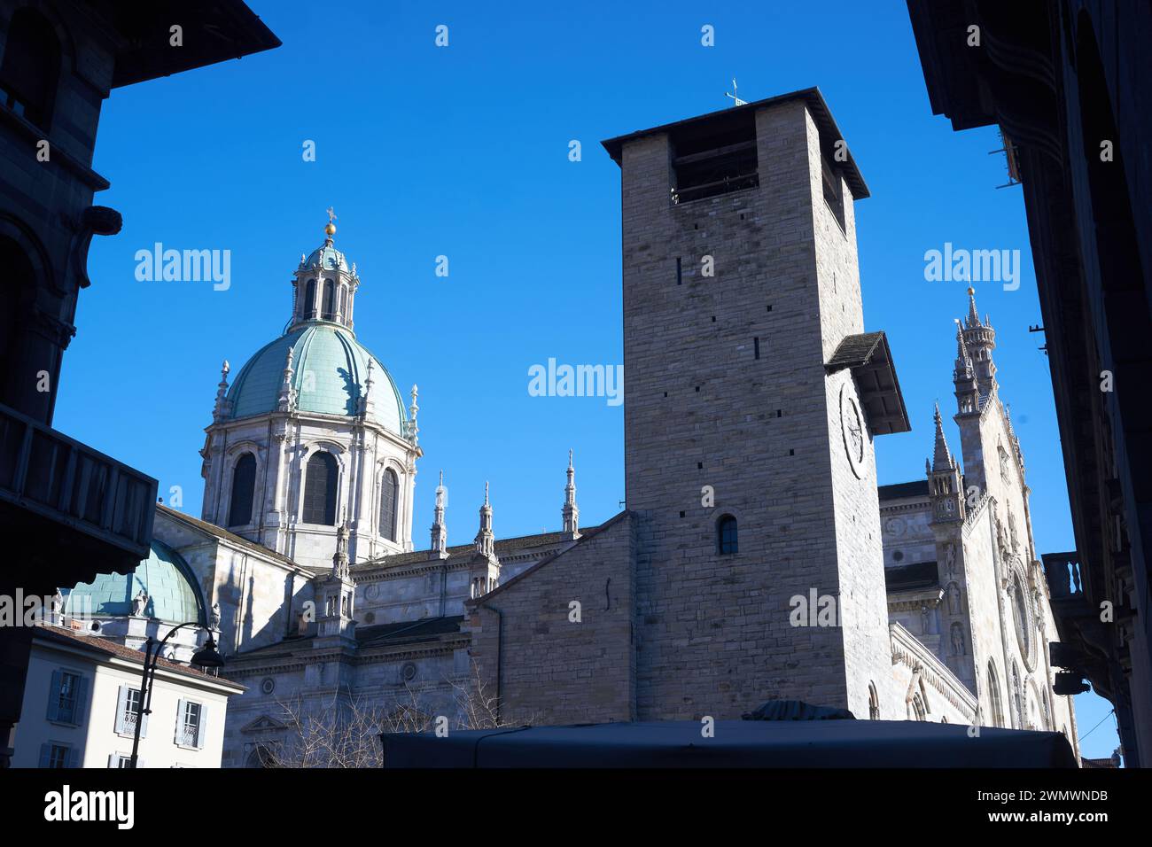 A glimpse of Como Cathedral reveals its majestic architecture and ...
