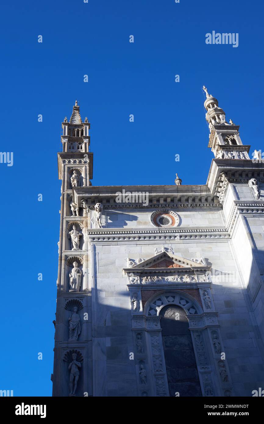 A glimpse of Como Cathedral reveals its majestic architecture and ...