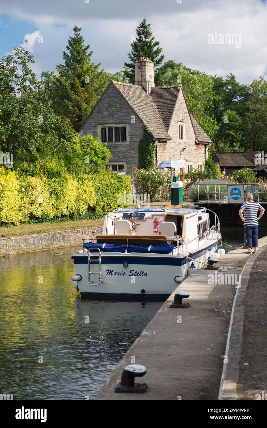 Cruising leisure activity hi-res stock photography and images - Alamy