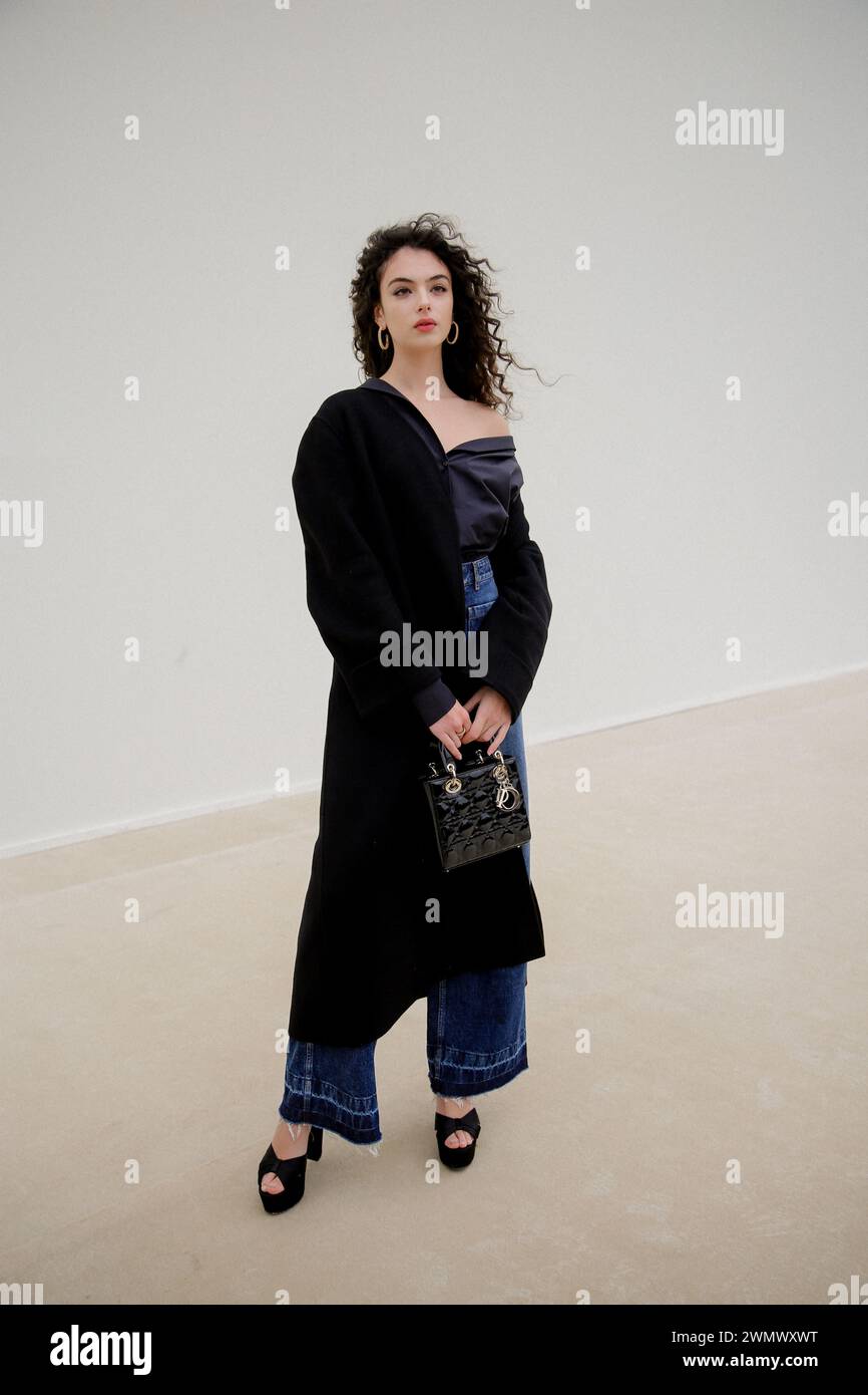 Paris, France. 27th Feb, 2024. Street style, Deva Cassel arriving at ...