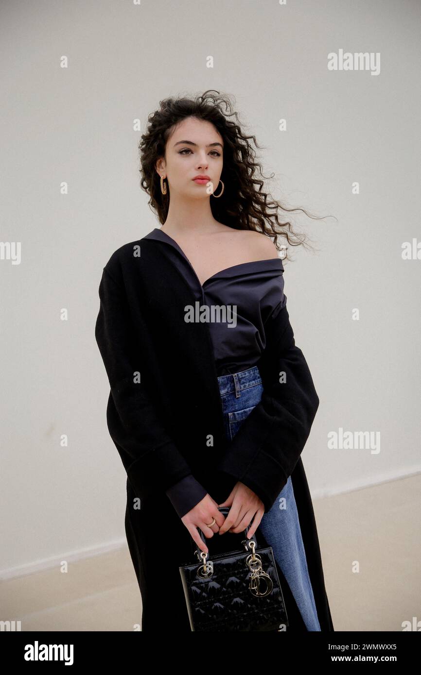 Paris, France. 27th Feb, 2024. Street style, Deva Cassel arriving at ...