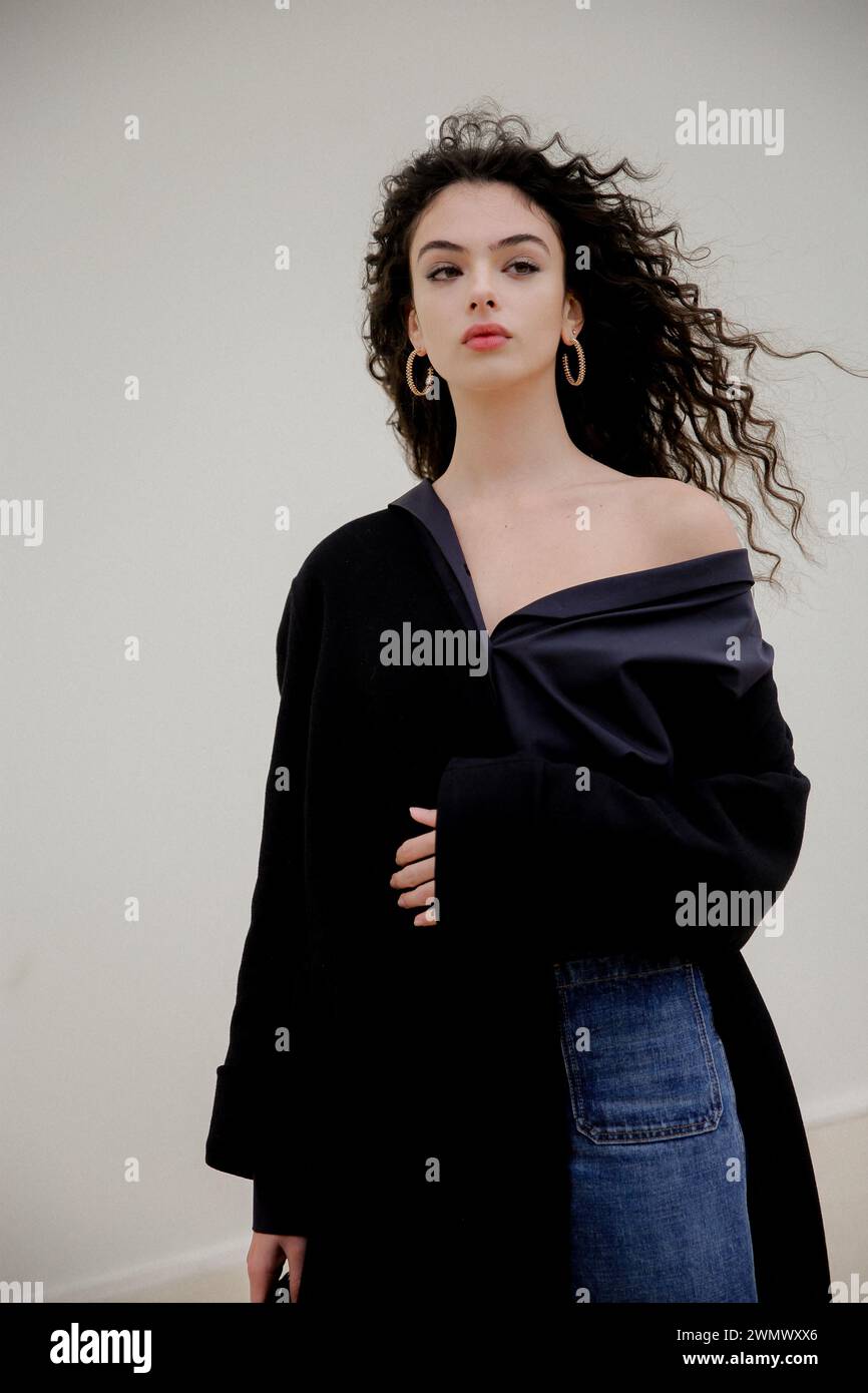 Paris, France. 27th Feb, 2024. Street style, Deva Cassel arriving at ...