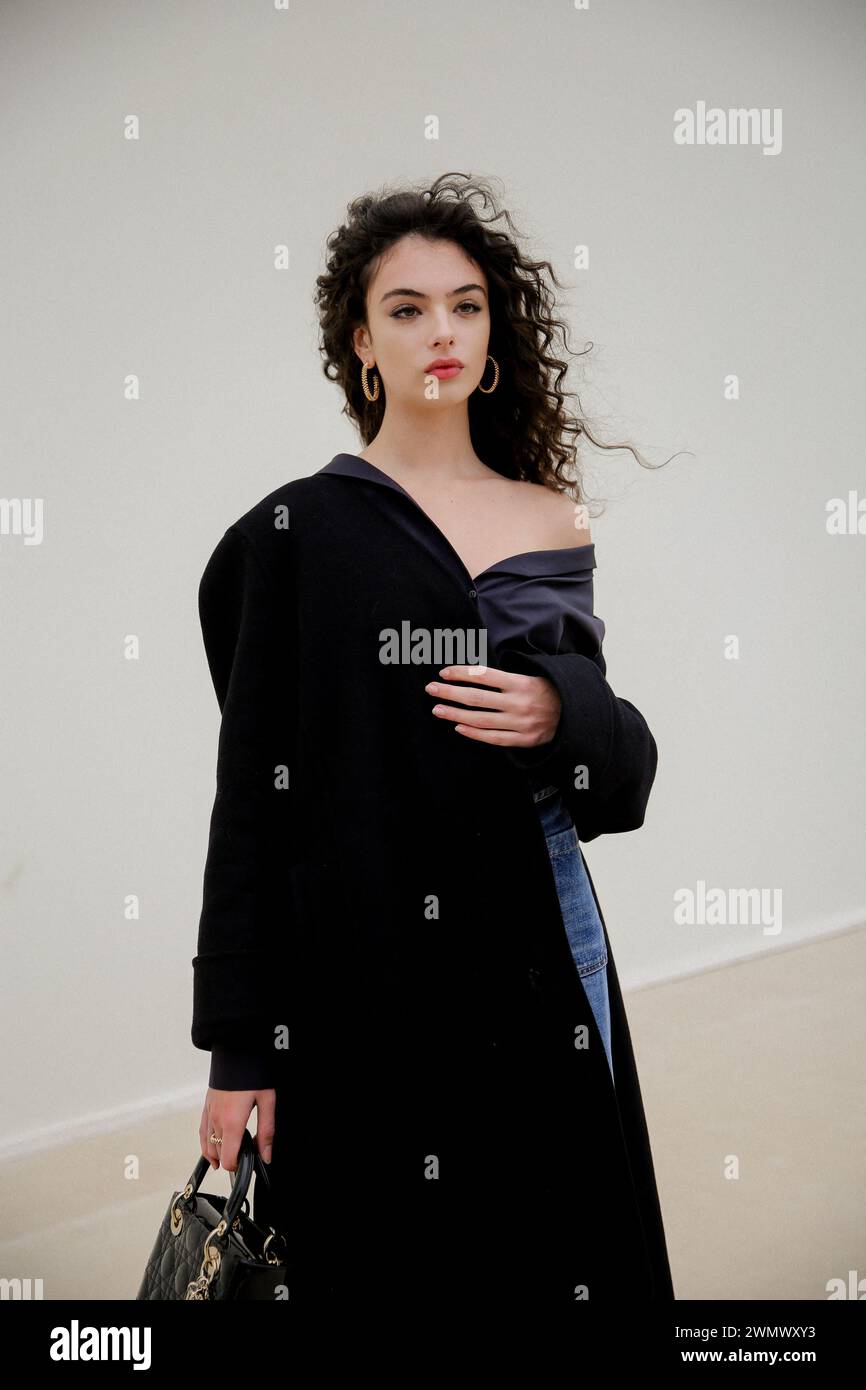 Paris, France. 27th Feb, 2024. Street style, Deva Cassel arriving at ...