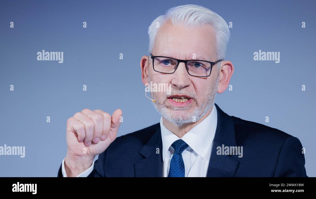 Michael lewis hi-res stock photography and images - Alamy