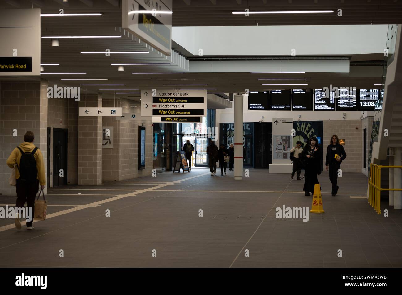 New railway station building hi-res stock photography and images - Alamy