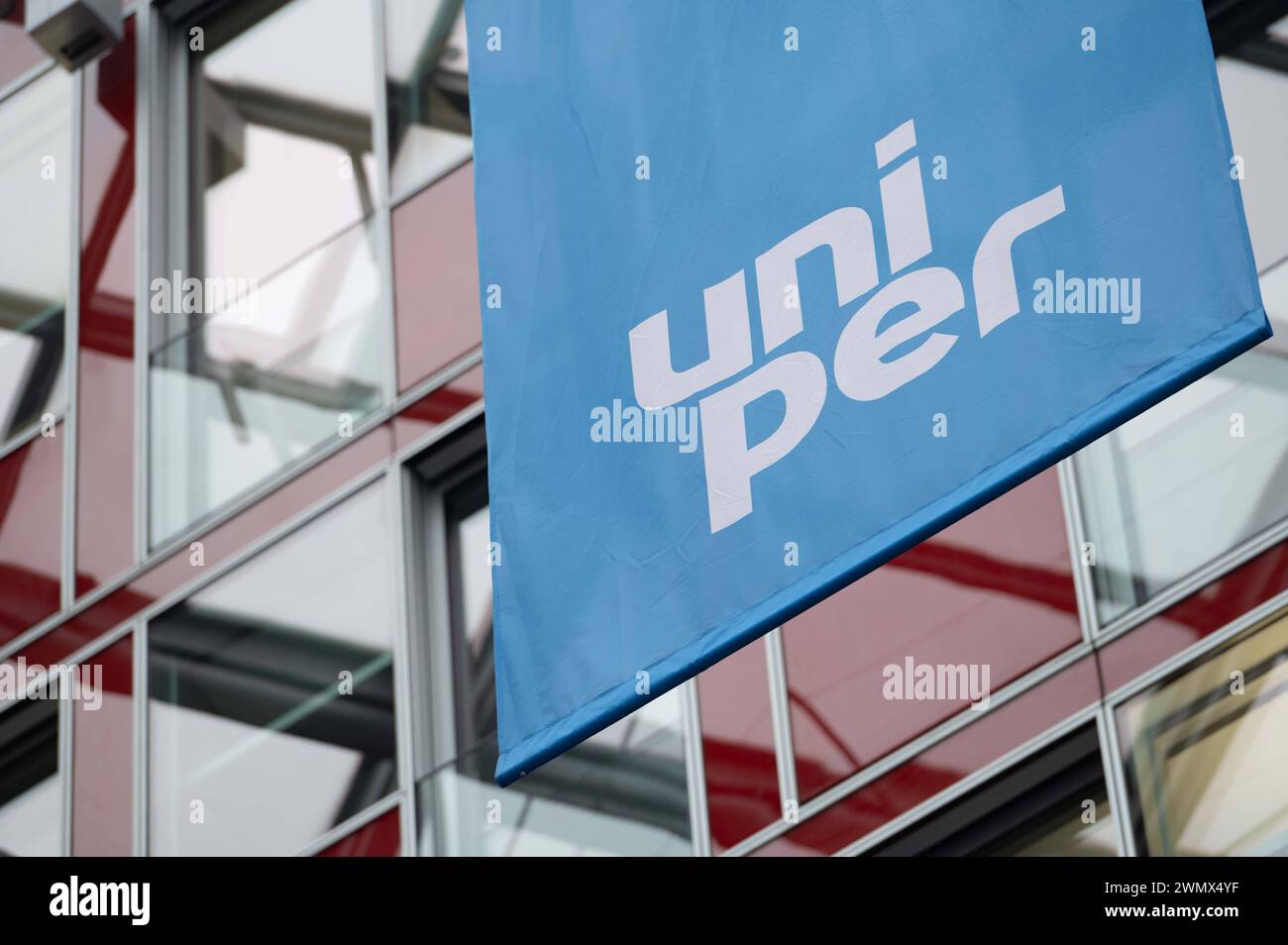 Die Konzernzentrale der Uniper in Duesseldorf, Firmenlogo, allgemein ...