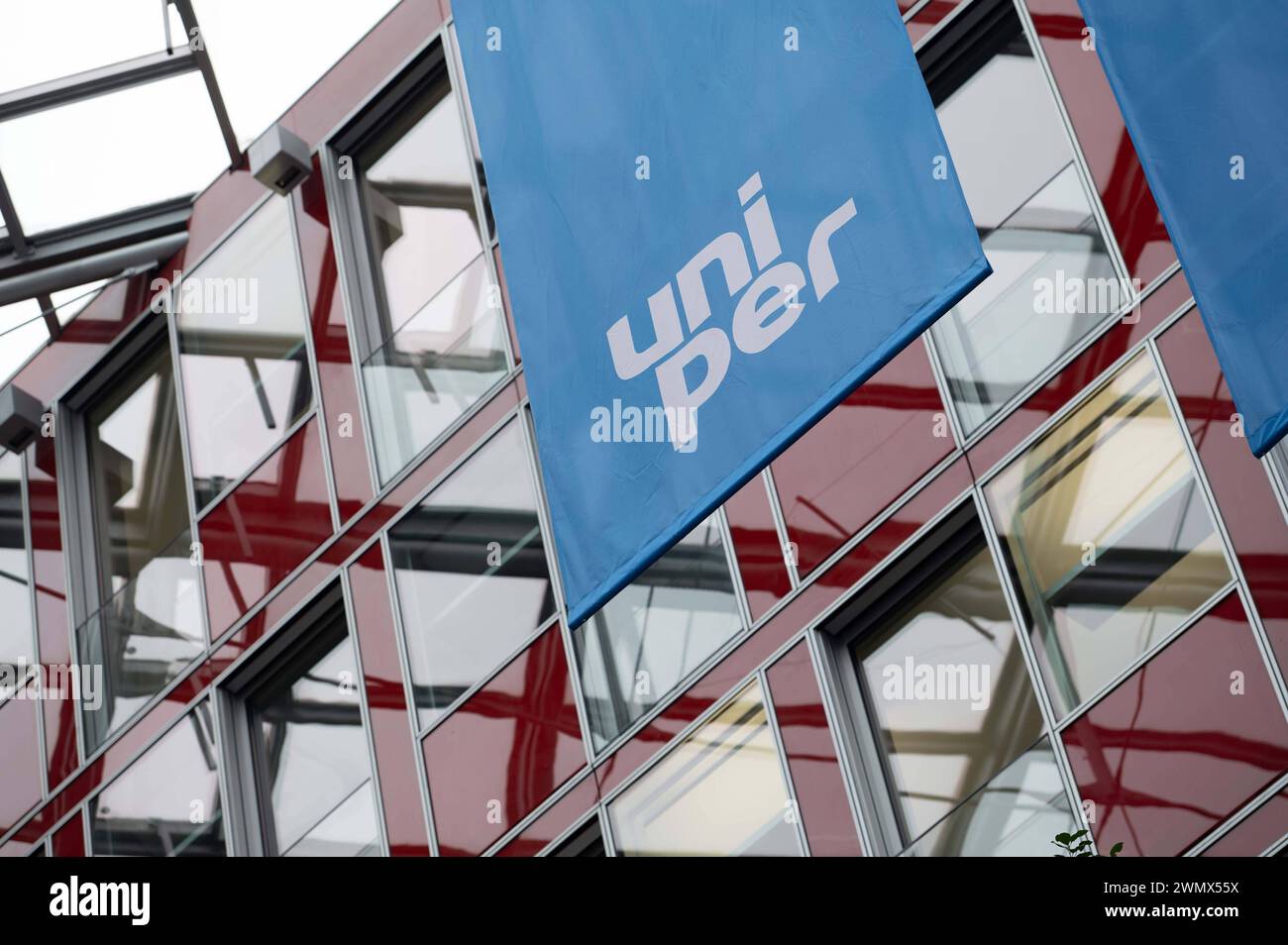 Die Konzernzentrale der Uniper in Duesseldorf, Firmenlogo, allgemein ...