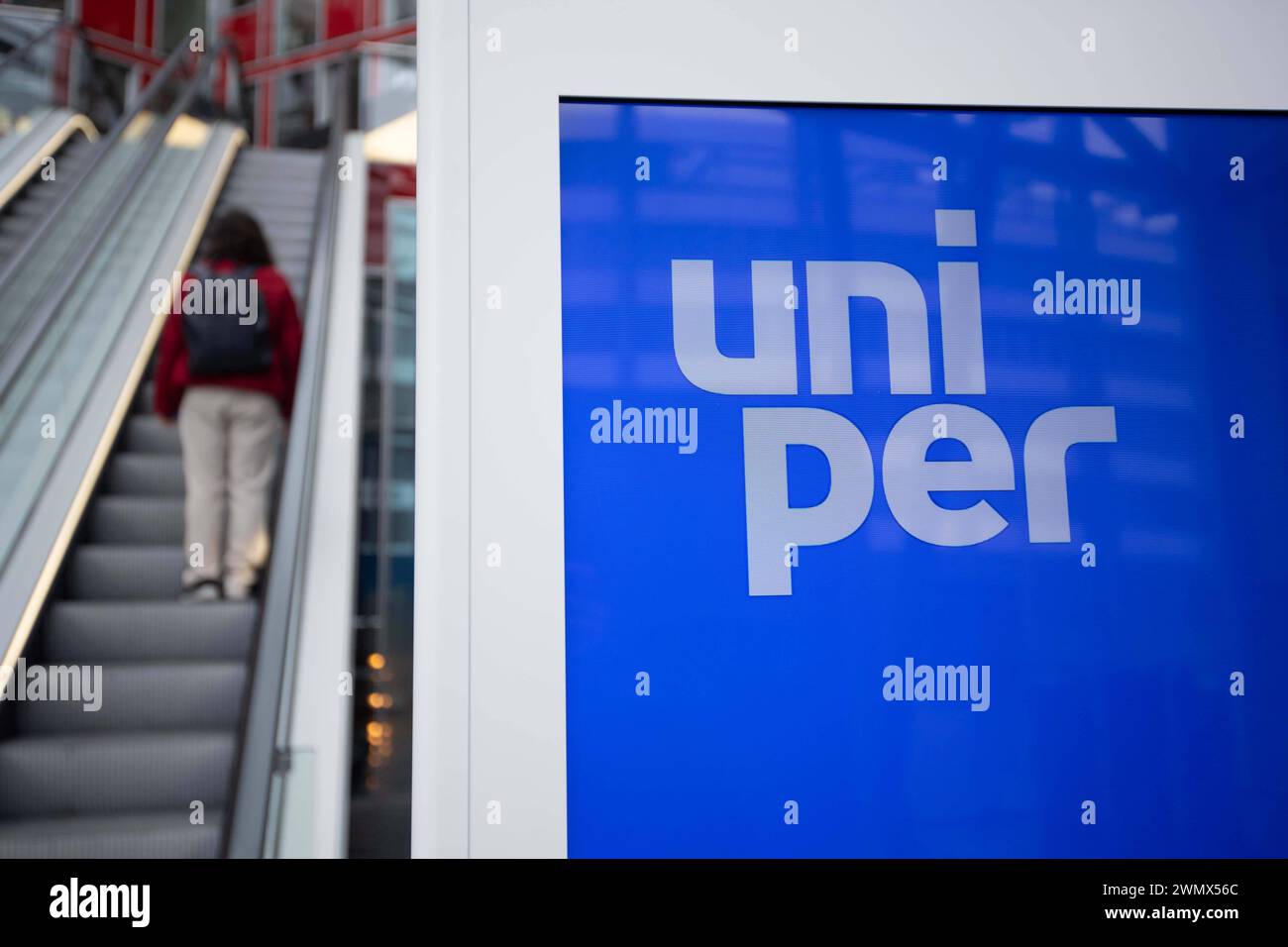 Die Konzernzentrale der Uniper in Duesseldorf, Firmenlogo, allgemein ...