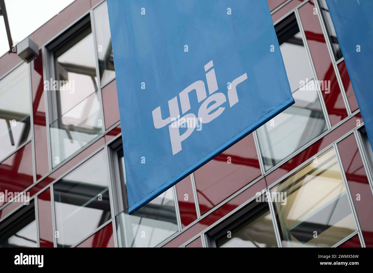 Die Konzernzentrale der Uniper in Duesseldorf, Firmenlogo, allgemein ...
