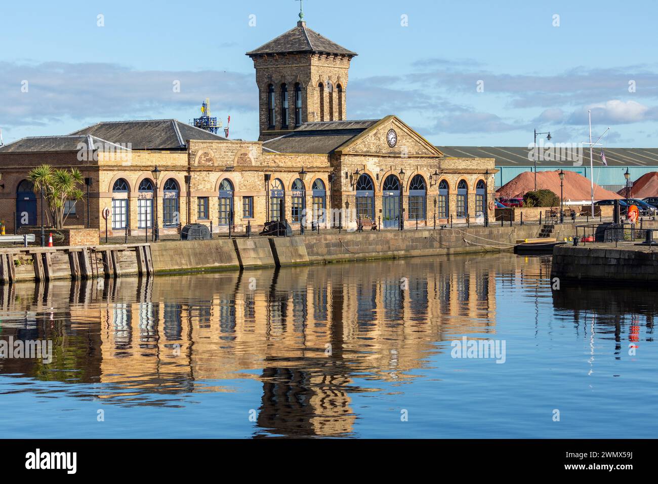 Forth ports office building hi-res stock photography and images - Alamy