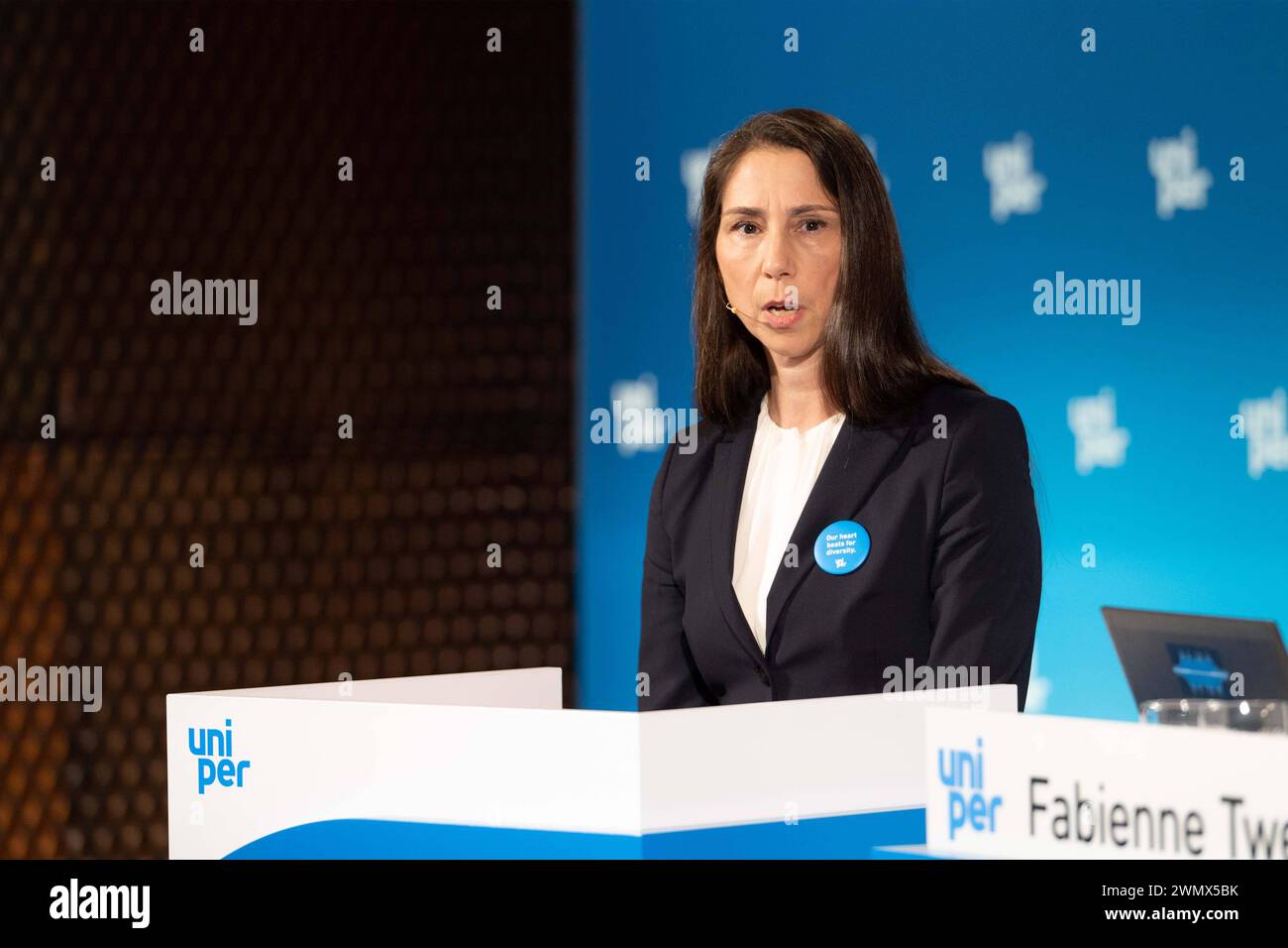 Jutta A. DOENGES, Dönges, Vorstandsmitglied, Finanzvorstand, Chief ...