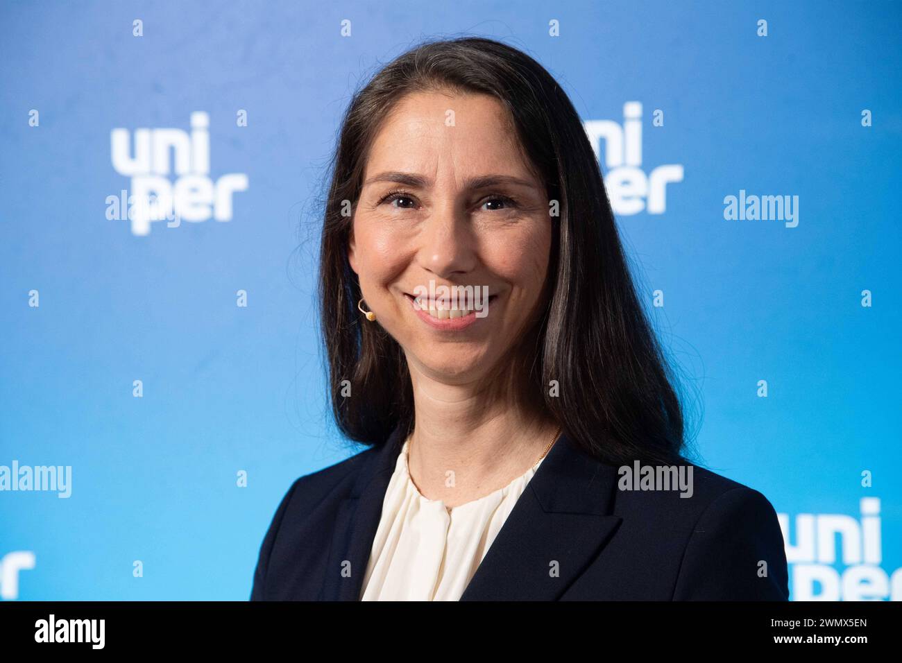 Jutta A. DOENGES, Dönges, Vorstandsmitglied, Finanzvorstand, Chief ...