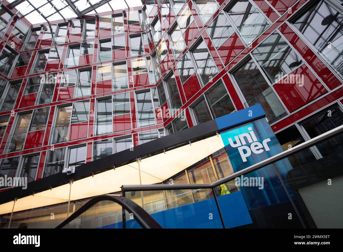 Die Konzernzentrale der Uniper in Duesseldorf, Firmenlogo, allgemein ...