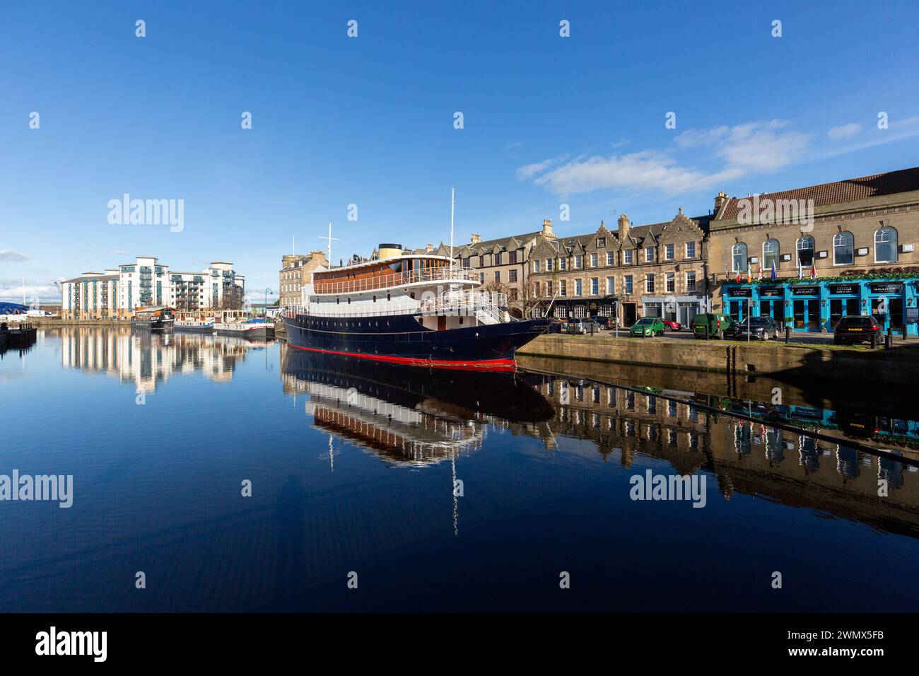 Edinburgh mist hi-res stock photography and images - Alamy