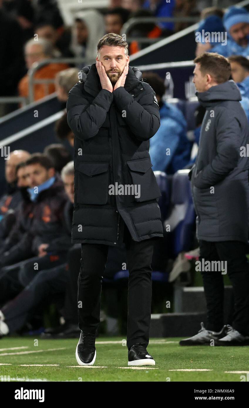 Rob edwards luton manager hi-res stock photography and images - Alamy