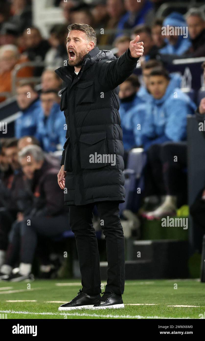 Rob edwards luton manager hi-res stock photography and images - Alamy