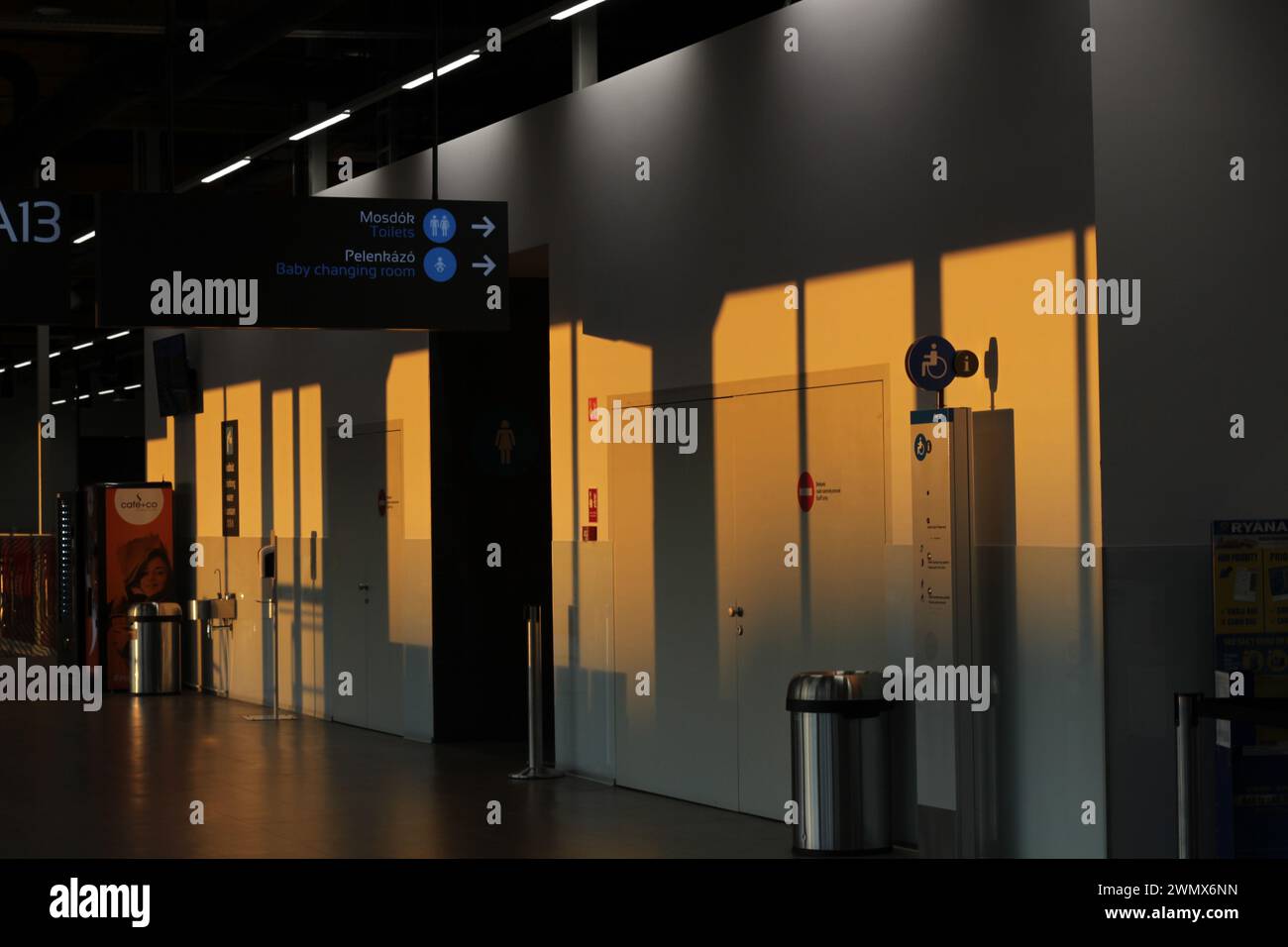 Bustling transportation hub hi-res stock photography and images - Alamy