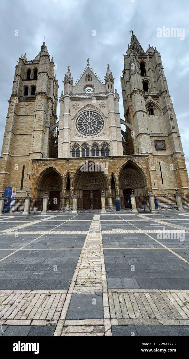 Catedral de santa maria de regla de leon hi-res stock photography and ...