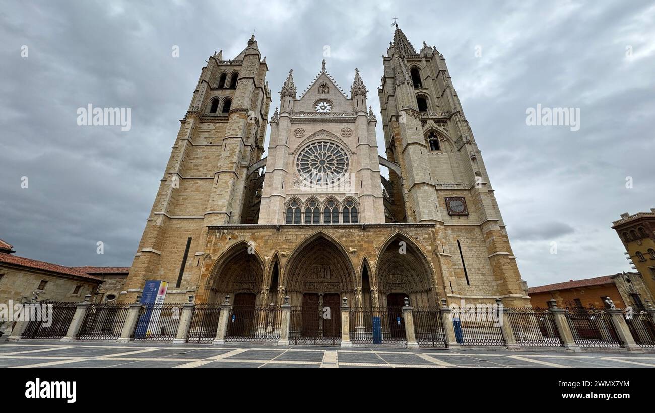 Catedral de santa maria de regla de leon hi-res stock photography and ...