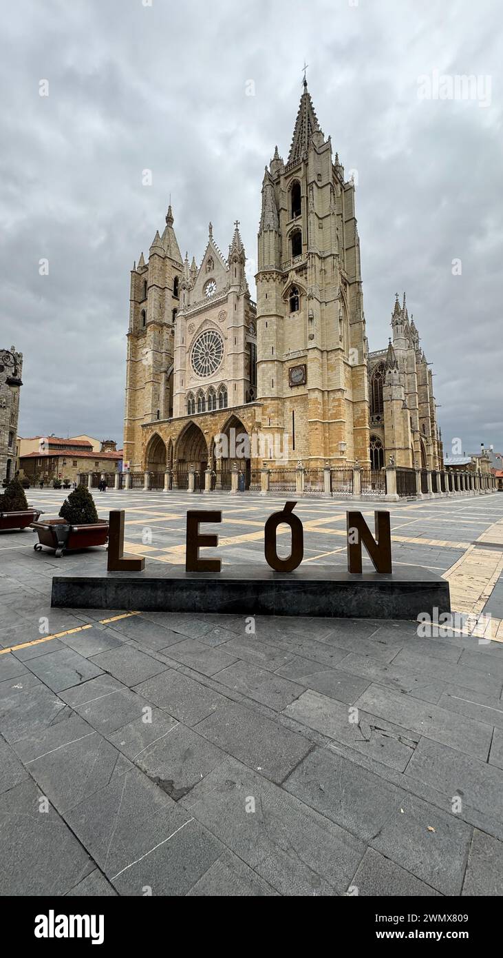 Catedral de leon hi-res stock photography and images - Alamy
