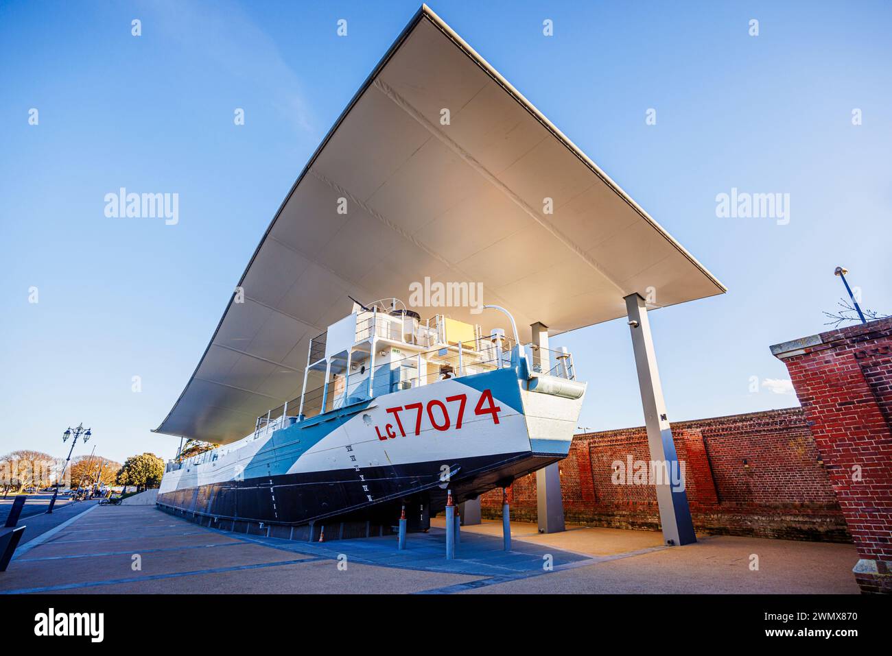 D day british landing craft hi-res stock photography and images - Alamy